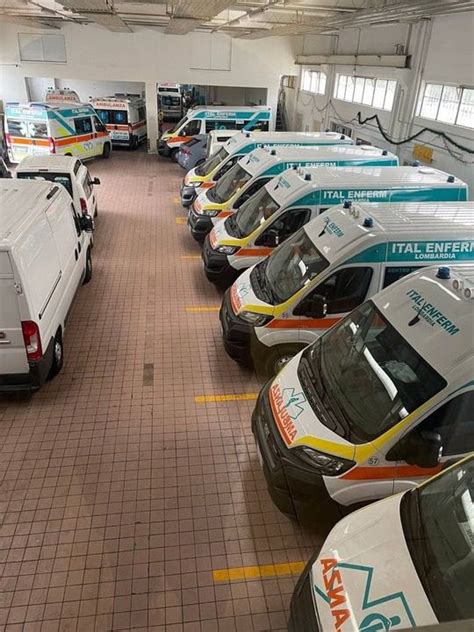 Більше 10 автомобілів швидкої допомоги та медобладнання передали на Буковину італійські