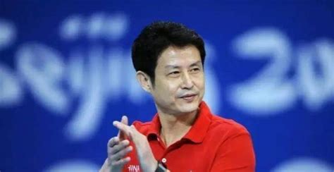 久违现身65岁陈忠和携徐云丽亮相校园二婚娶女排弟子今已隐居 腾讯新闻