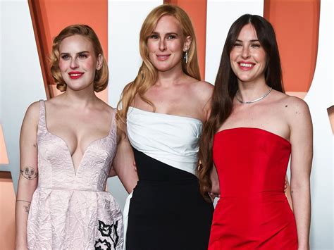 Rumer Willis Shared Baths With Sisters Despite Being Adults