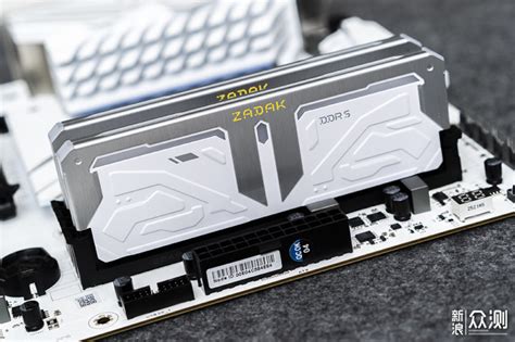 Zadak Spark Rgb Ddr5 内存 评测 原创 新浪众测