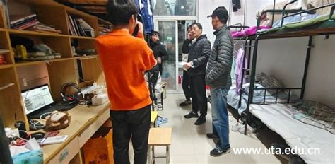 现代商务学院开展寝室夜间安全检查