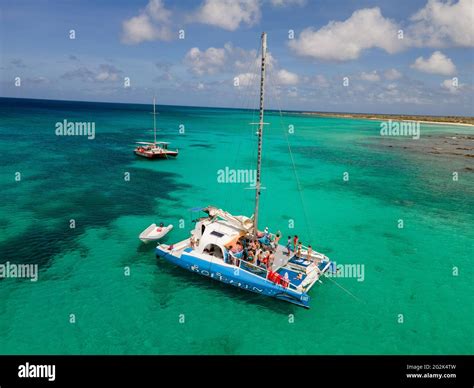 Eagle Beach Aruba March 2021 People On A Trip Snorkeling With Sailing Boat During Vacation