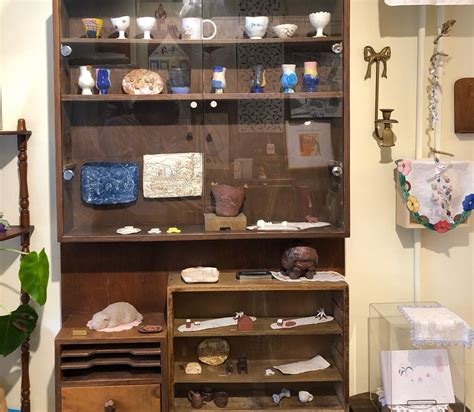 사슴책방 수신지 작가 나의 병원 일기 Exibition 로 많은 사랑을 받고 있는 수신지 작가님의 전시가 🦌사슴책방에서 진행중입니다 전시기간 8월