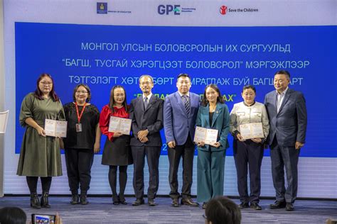 Тусгай хэрэгцээт боловсролын хөрвүүлэх сургалтын тэтгэлгийн батламж гардуулав