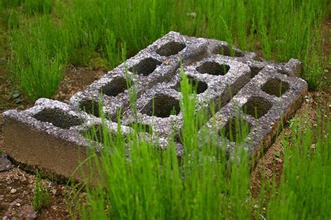 Diyでの土留めの簡単な作り方6選！コンクリートブロックで簡易土留めを作るコツも！ Kurashi No