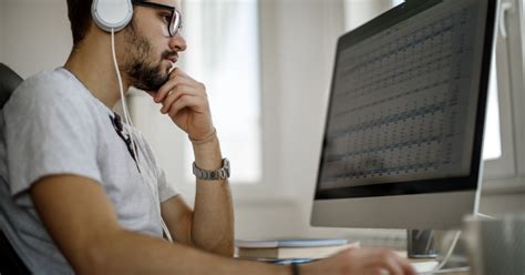 如何在excel中创建下拉列表 Enble 科技财经