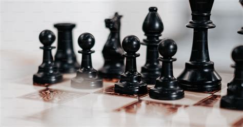 흑백 체스 말이있는 체스 보드 사진 Unsplash의 체스 이미지