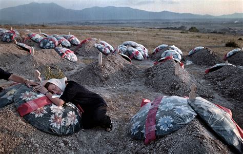 1999 — Kosovos Sorrow — Carol Guzy Photojournalist