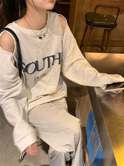 레터링 어깨트임 컷아웃 티셔츠 긴팔티 맨투맨 얇은 후드티 봄 가을 신상 오프숄더 230207