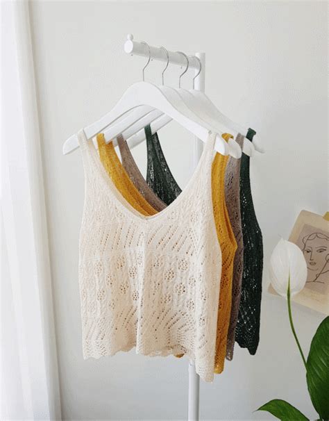 리케마켓 여리여리시원하고예뻐 쿨 썸머 구멍송송 양브이넥 뷔스티에 보헤미안 여름 민소매 나시 니트 베스트 여름휴가 동남아여행룩 비치웨어룩