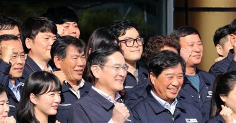 삼성전자 사내 게시판에 이건희 등장 4천5백 명 좋아요