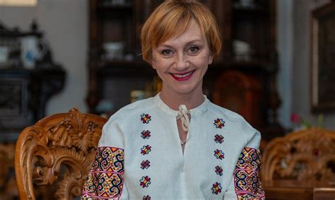 У Чернівцях показали відтворену вишиту сорочку Ольги Кобилянської