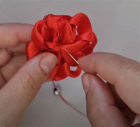 Woman Creates A Uniquely Gorgeous Bow Using A Fork And Gets 3 2M Views