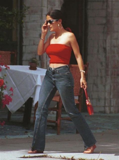 Salma Hayek 90s 🥀 R90sand2000sdiary
