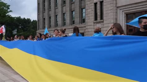 На центральній площі Сеула розгорнули 20 метровий прапор України