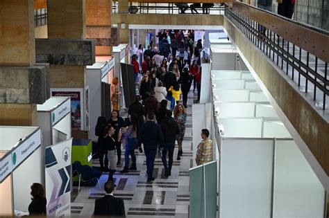 УНСС Студенти се срещнаха с работодатели от над 70 водещи компании в „Дни на кариерата 2022“