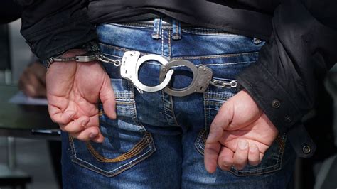 Двама мъже са задържани за домашно насилие Новини бг