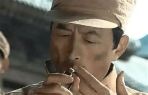 《亮剑》最牛气的常乃超，老版有气势，新版一听就是念台词 搜狐大视野 搜狐新闻
