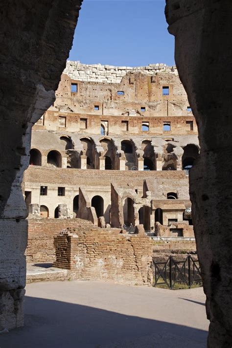 Colosseum内部罗马 库存照片 图片 包括有 下来 废墟 晚上 拱道 老化 剧场 内部 24728568