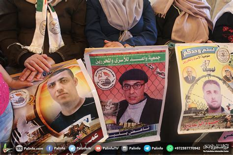 الاعتصام الأسبوعي لأهالي الأسرى داخل مقر الصليب الأحمر بغزة