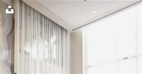 테이블에 검은 노트북 컴퓨터 사진 Unsplash의 무료 내부 이미지