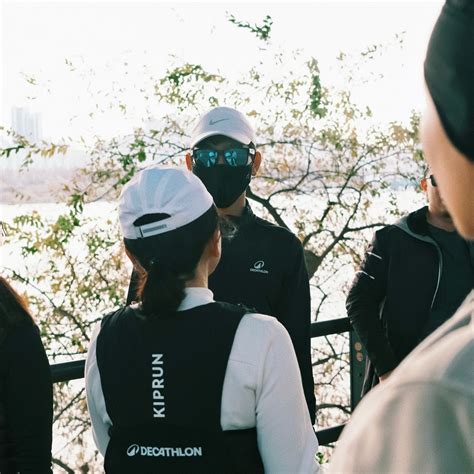 런플로우 러닝 트레일러닝 마라톤 캠핑 크루 사무실 청소전 1000 200인터벌 5셋 날이 추워서 손끝 발끝 시렵고 꽁꽁 싸매고 시작 질주 84 리커버리 90이