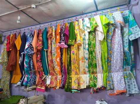 বিউটি কেয়ার সেন্টার শরীরে ব্যথা বা শারীরিক মানসিক অবসাদ দূর করা যায় বডি ম্যাসাজে। এতে