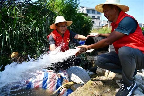 湖北通城联手抗旱保收 人民图片网