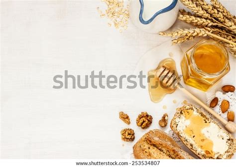 시골 또는 시골 아침 식사 스톡 사진지금 편집 253534807