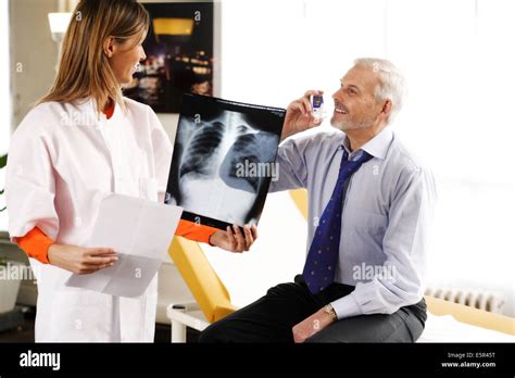 Man Using A PIKO 6 A Digital Peak Flow Meter Mesuring The Volume Of Expired Air Stock Photo Alamy