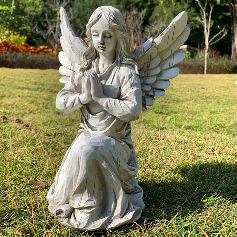 Pictures Of Angels Praying