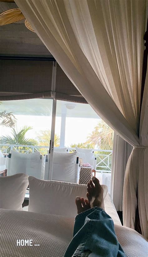 Elle Macpherson Nude And Lesbian Sex Scenes Scandal Planet