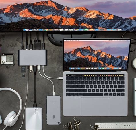 Best Portable USB C Hub For Digital Nomad FLYDESK