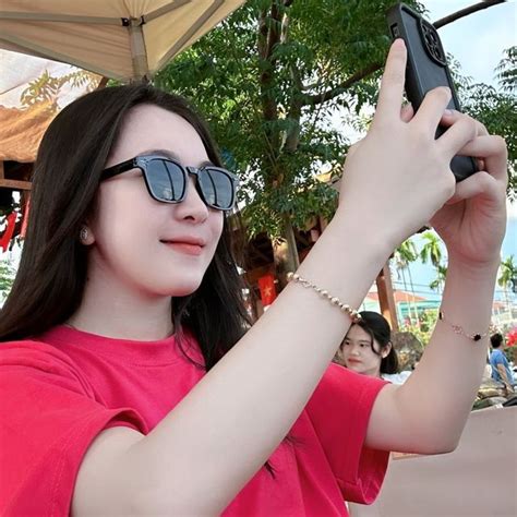 Lon 2023 Lon 2023 • Threads Say More