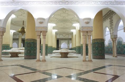 حکم نجس شدن حرم ائمّه اطهار ع چیست؟ آیا پاک کردن آن واجب است؟