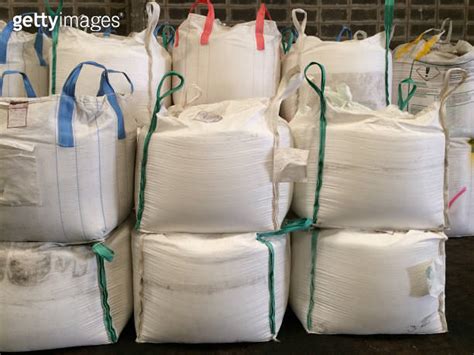 Chemical Fertilizer 이미지 1499340355 게티이미지뱅크