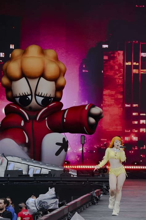 Annabelle King Spotlight Dazed Annabelle King Spotlight Dazed