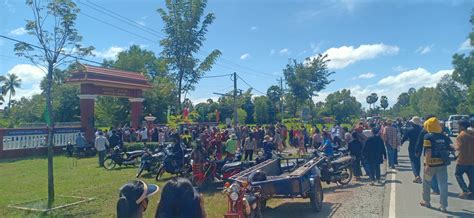 ពលរដ្ឋ ប្រមាណ ៣ពាន់ នាក់ នៅ ខេត្ត សៀមរាប តវ៉ាមុខសាលាឃុំមួយ ក្រោយលឺថា អាជ្ញាធរឱ្យចាកចេញពី លំនៅ