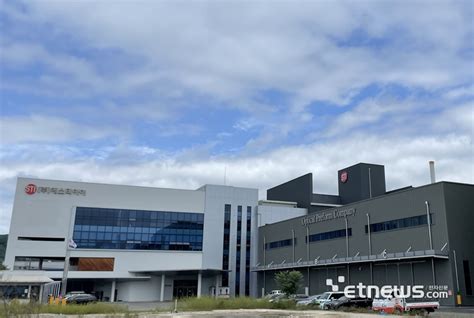 차세대 전력반도체 소재 Sic 국내 생산 기반 생긴다…에스티아이 부산에 팹 설립 전자신문