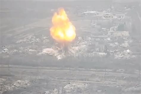 ВСУ впервые применили американскую умную бомбу Jdam под Артёмовском в ДНР