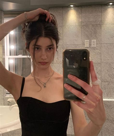 Pin Oleh Hya Shin Di Yeet