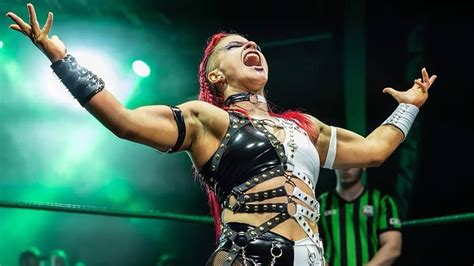 Nxt Faz Tease De Estreia De Lutadora Misteriosa