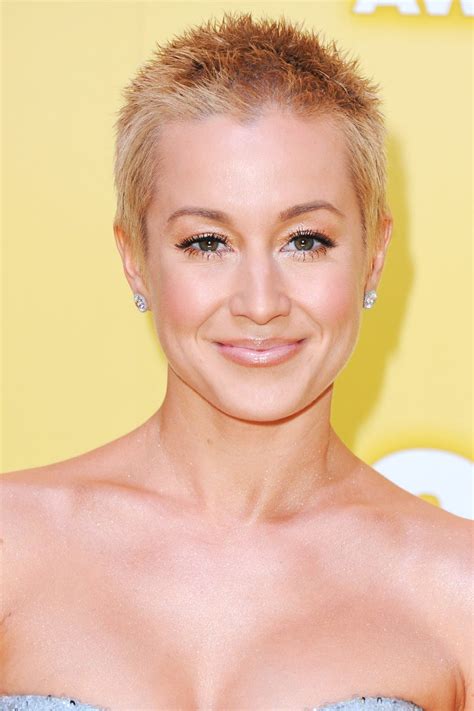 19 Women With Shaved Heads Female Celebs With Buzzcuts