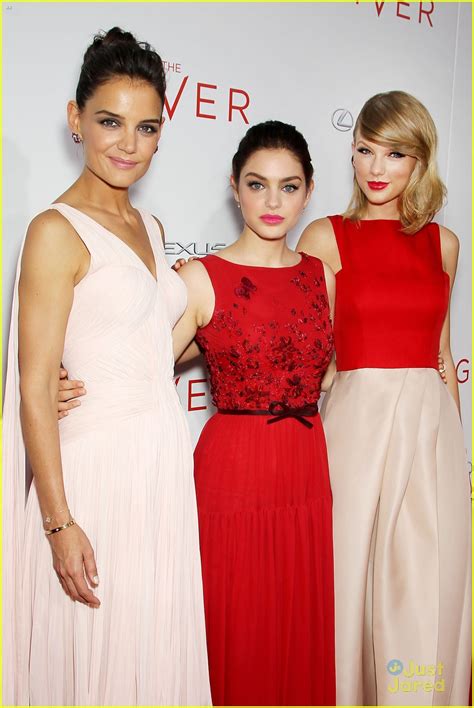 Odeya Rush Is Strikingly Stunning In Red At The Giver Nyc Premiere