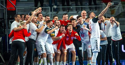 „Селфи“ на чело со јунакот Напред Македонија ФОТО Gol Mk