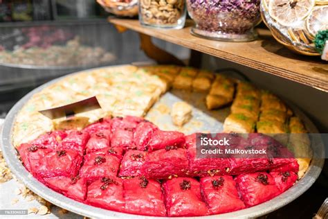 다양한 과자 페이스트리 다양한 범위의 전통적인 동양 디저트 동부 과자 바클라바 아몬드 캐슈 피스타치오 너트 갈색에 대한 스톡 사진 및 기타 이미지 Istock