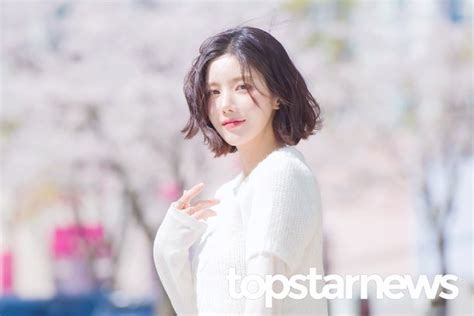 권은비 빨간 장미인 줄 알았는데 분홍빛 벚꽃이었던 두시탈출 컬투쇼 출근길 [hd포토] 아이돌24시 네이트 연예