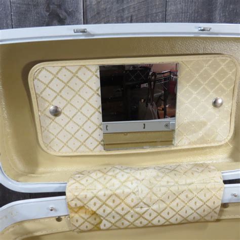 Vintage Burgundy Samsonite Makeup Train Case With Tray And Key