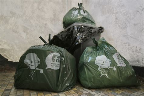 垃圾收費暫緩｜屋苑因政策上調管理費 謝展寰：物管公司應調整或退還業主 星島日報