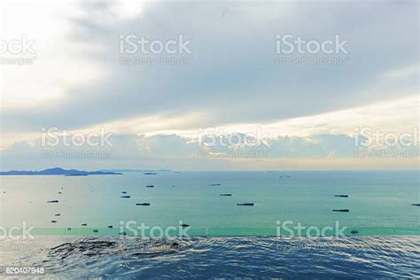 파타야 해변에서 바다 전망을 감상할 수 있는 고급 수영장 경관에 대한 스톡 사진 및 기타 이미지 경관 계절 관광 리조트 Istock